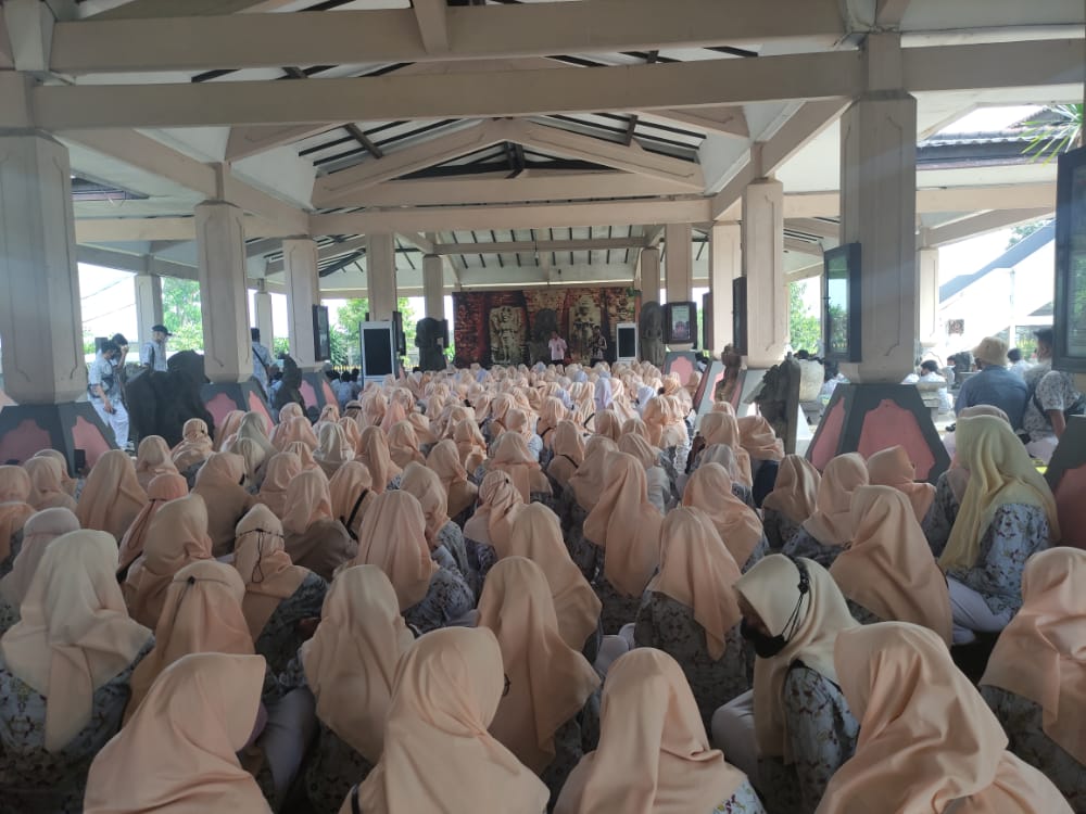 Kembangkan Potensi dan Wawasan, MUHI gelar “Outing Class” ke Jatim ...